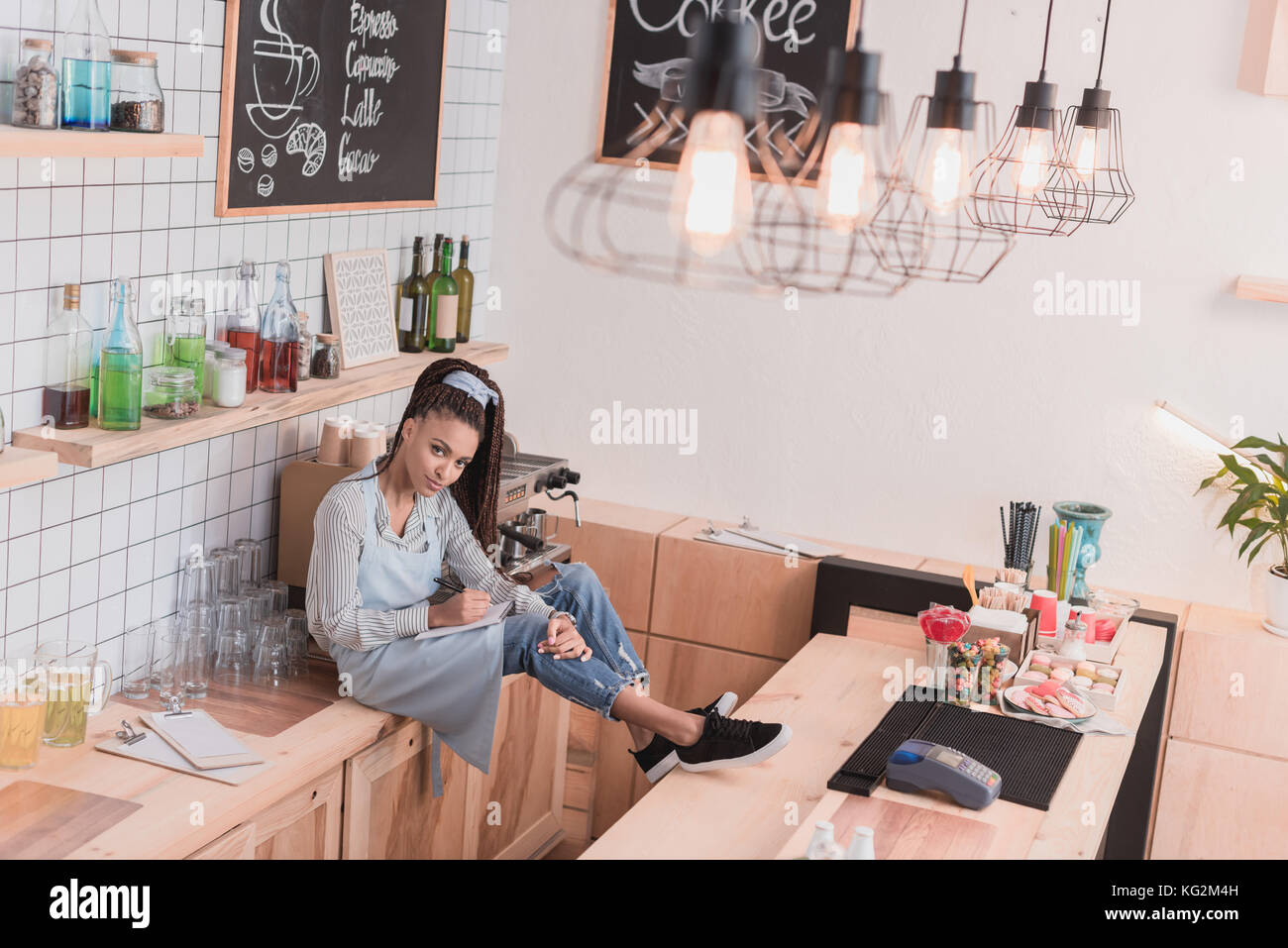 barista sitting on counter Stock Photo - Alamy