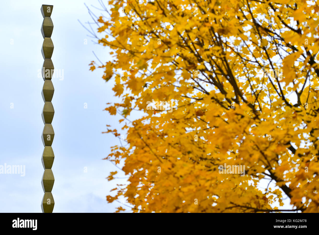The Endless Column sculpture made by Constantin Brancusi in the memory ...