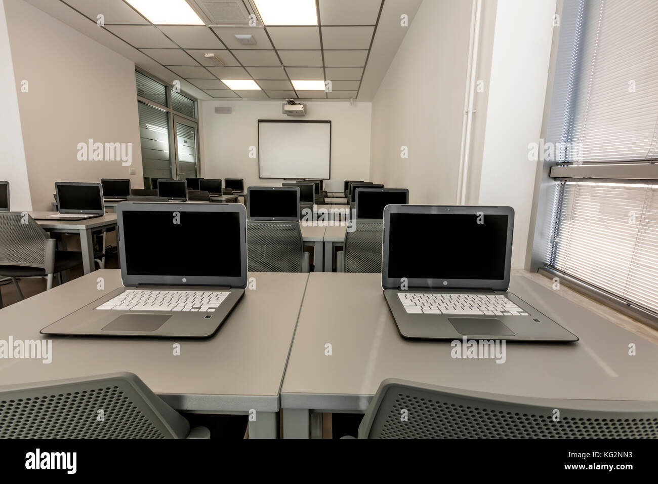 Open office desks hi-res stock photography and images - Alamy