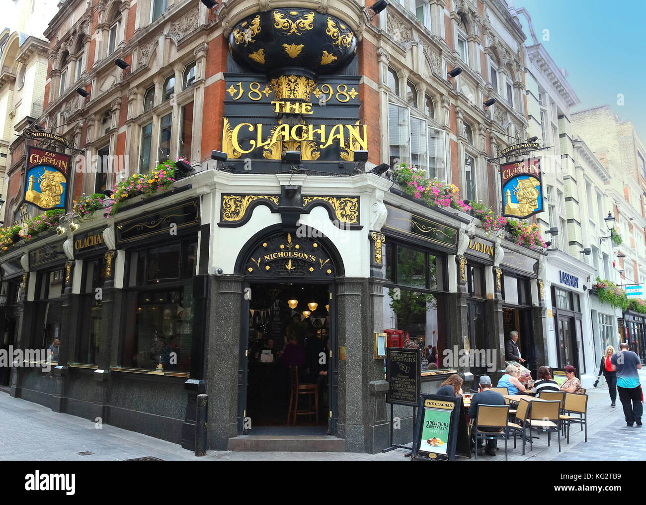 The traditional English pub Clachan in central London Stock Photo - Alamy