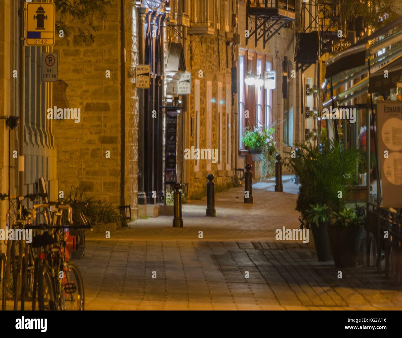 Street scene in Old Quebec City, Quebec, Canada Stock Photo - Alamy