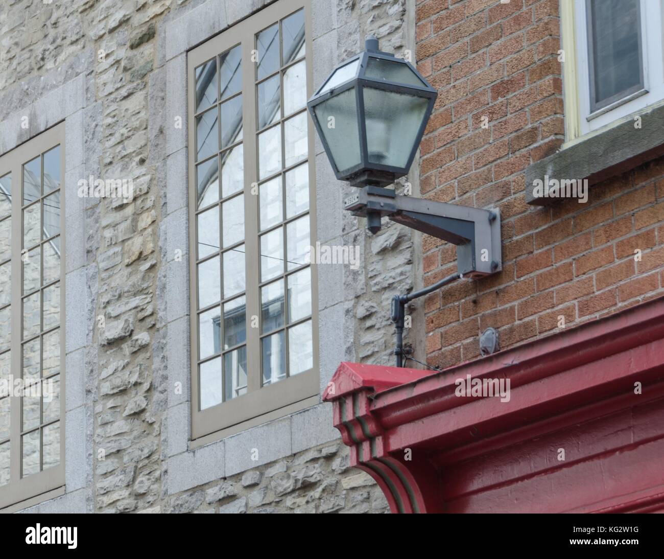 Row homes lantern hi-res stock photography and images - Alamy