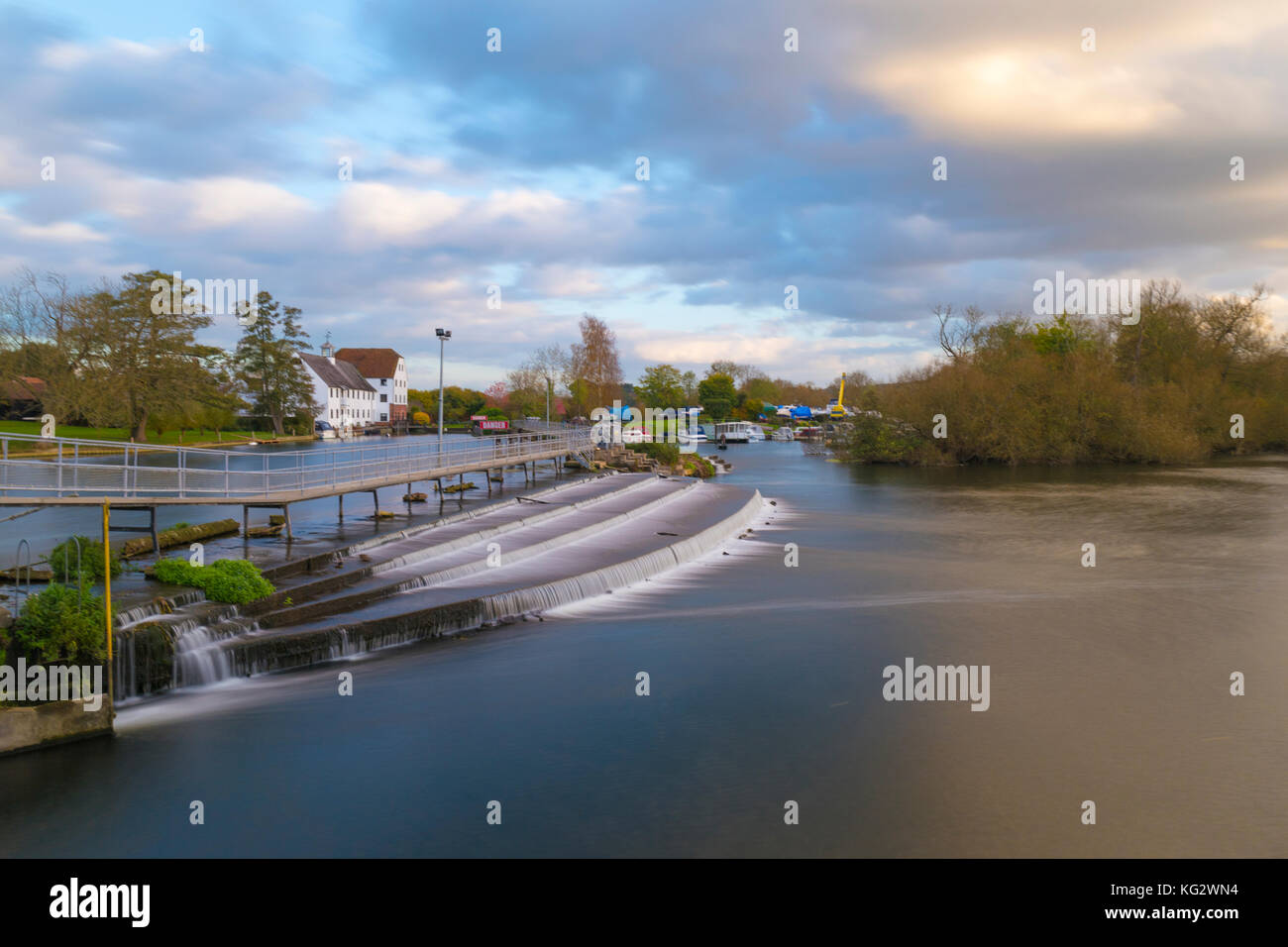 River Thames at Hambleden Weir and Lock Stock Photo - Alamy