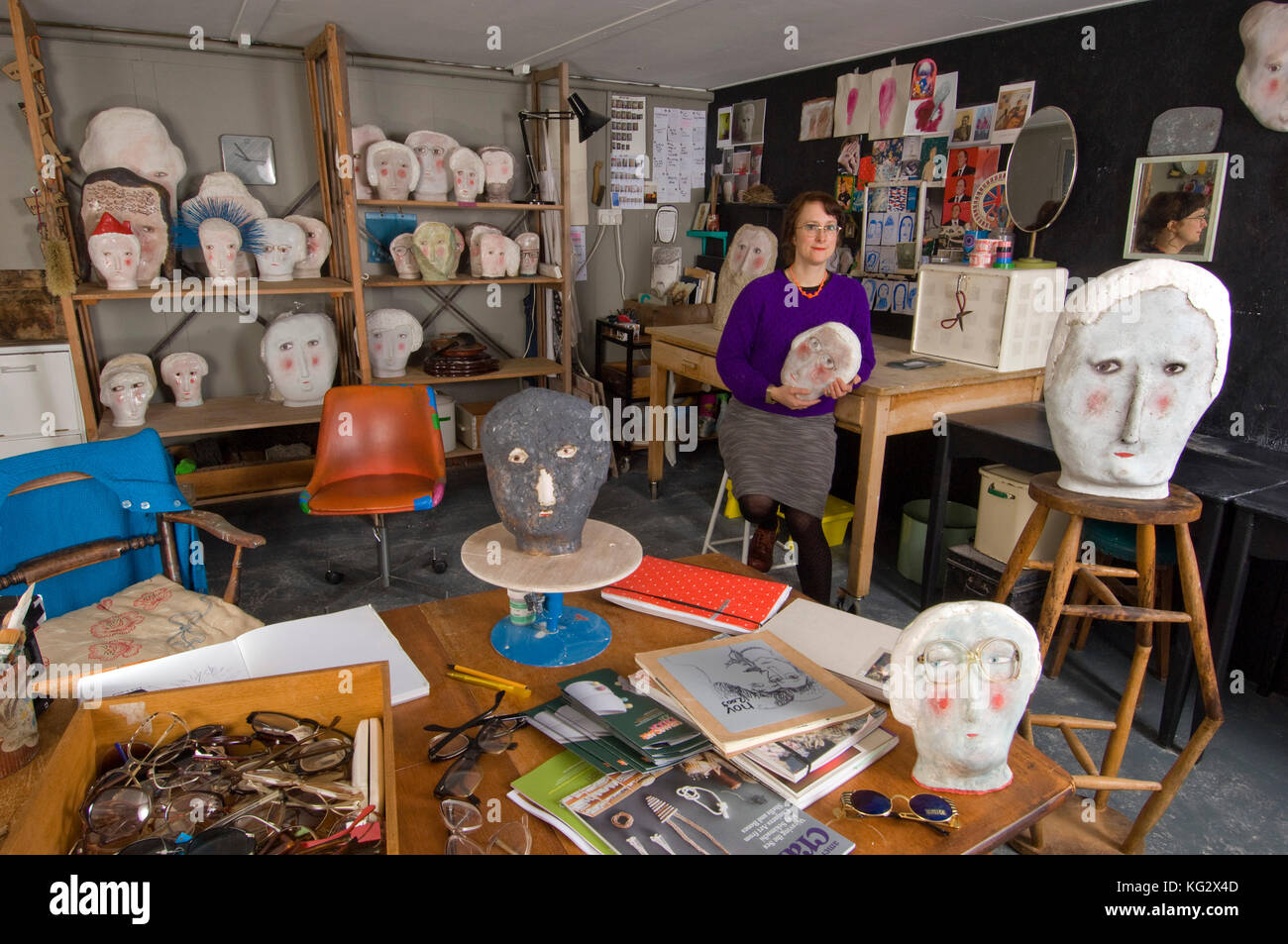 Ceramicist hi-res stock photography and images - Alamy