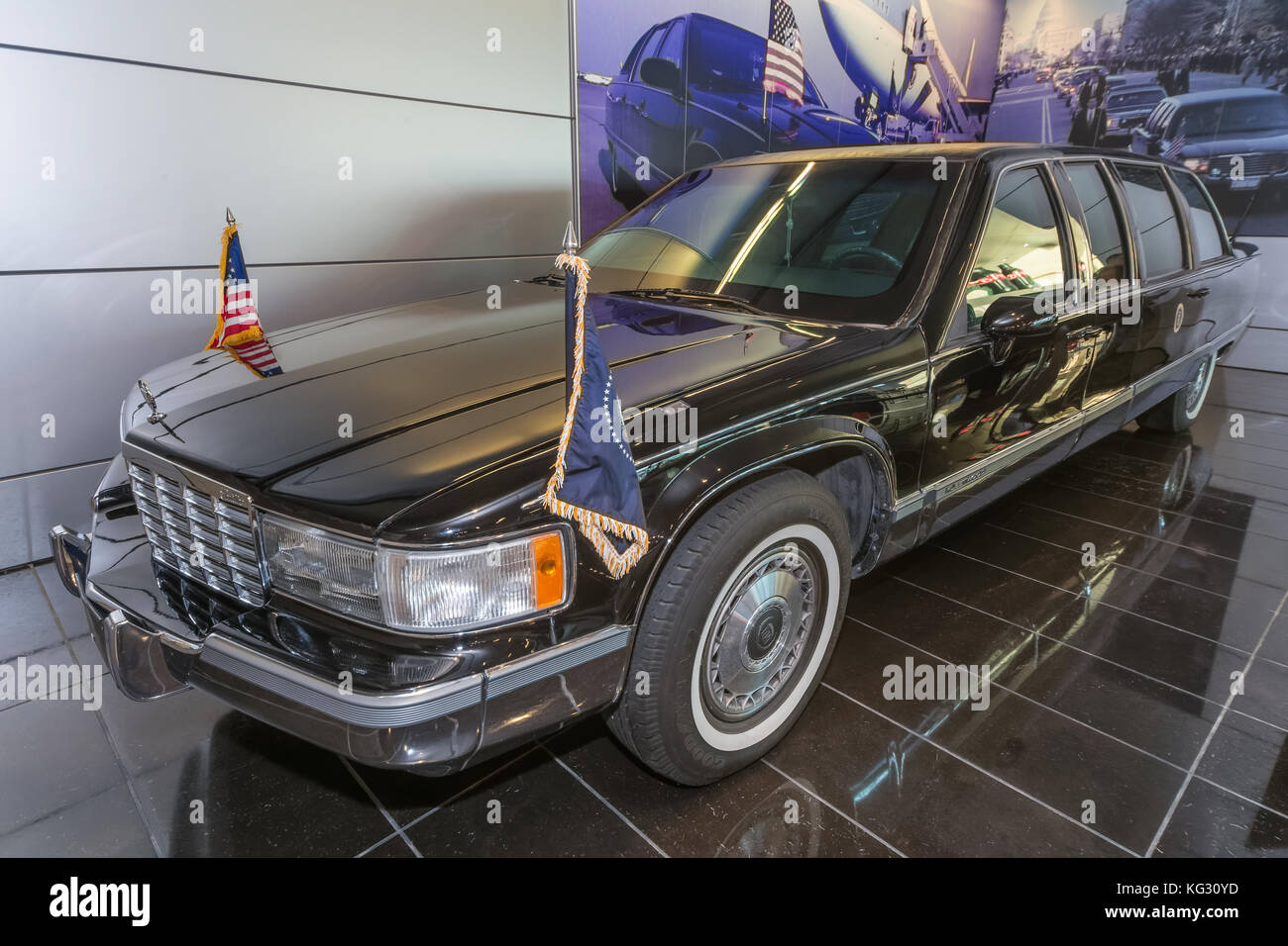 Replica of Presidential Limousine in William J. Clinton Presidential ...