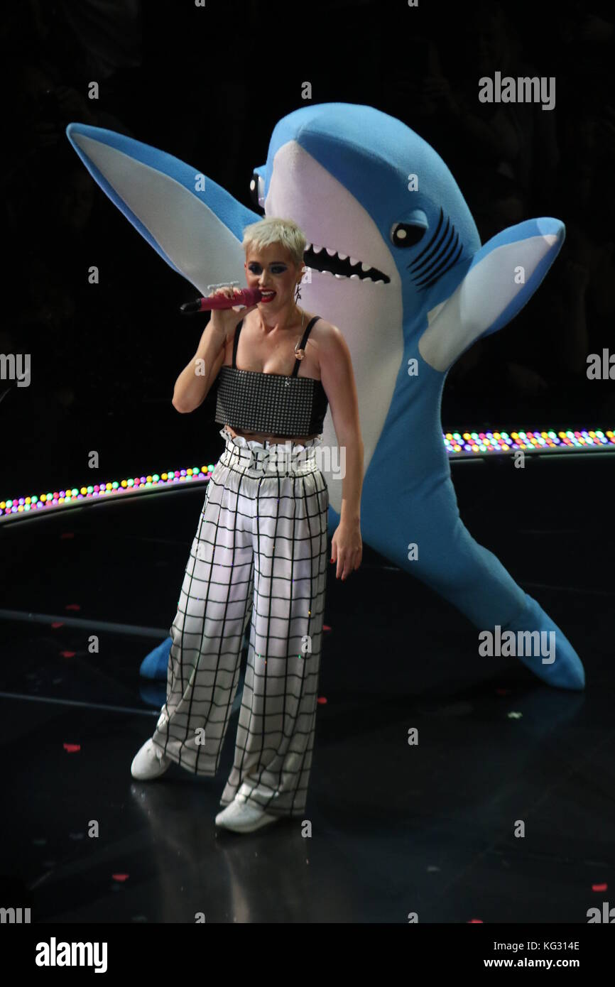 Katy Perry performs some of her greatest hits and new music onstage at ...