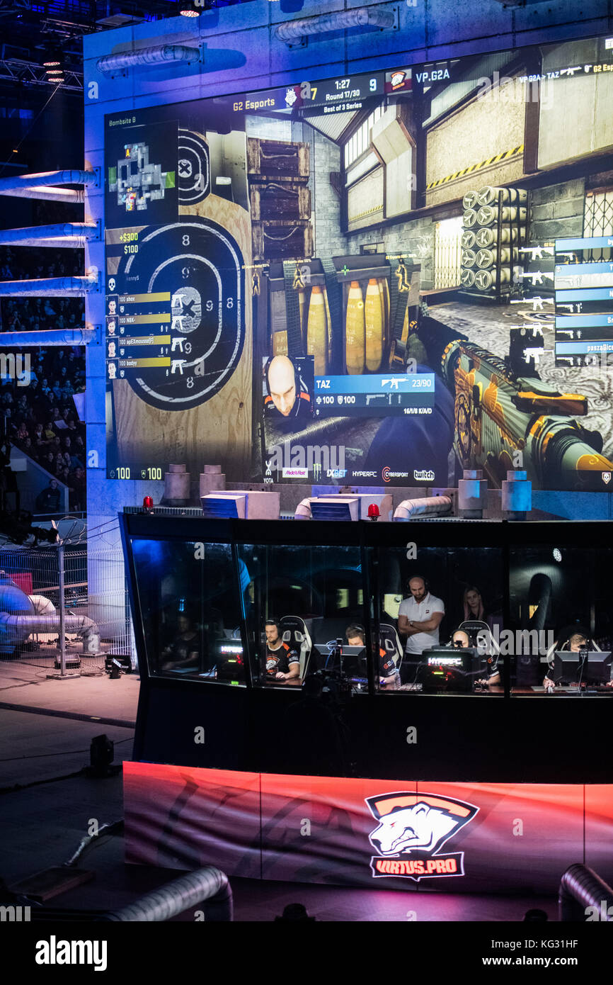 Dslr video shooter hi-res stock photography and images - Alamy