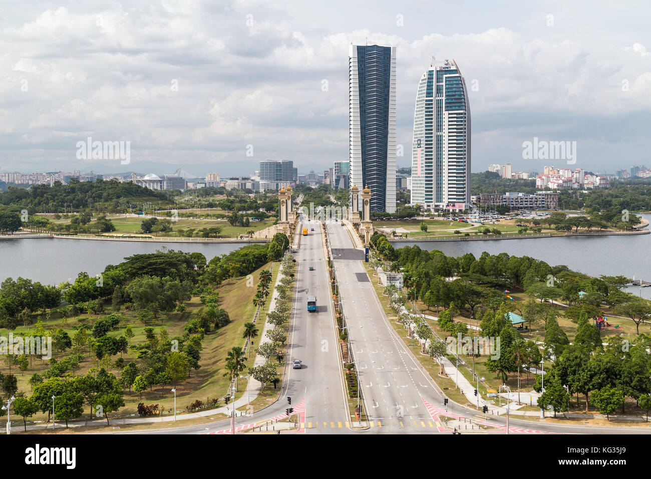 Seri Gemilang Bridge and Heritage Square in Putrajaya, Malaysia Stock ...