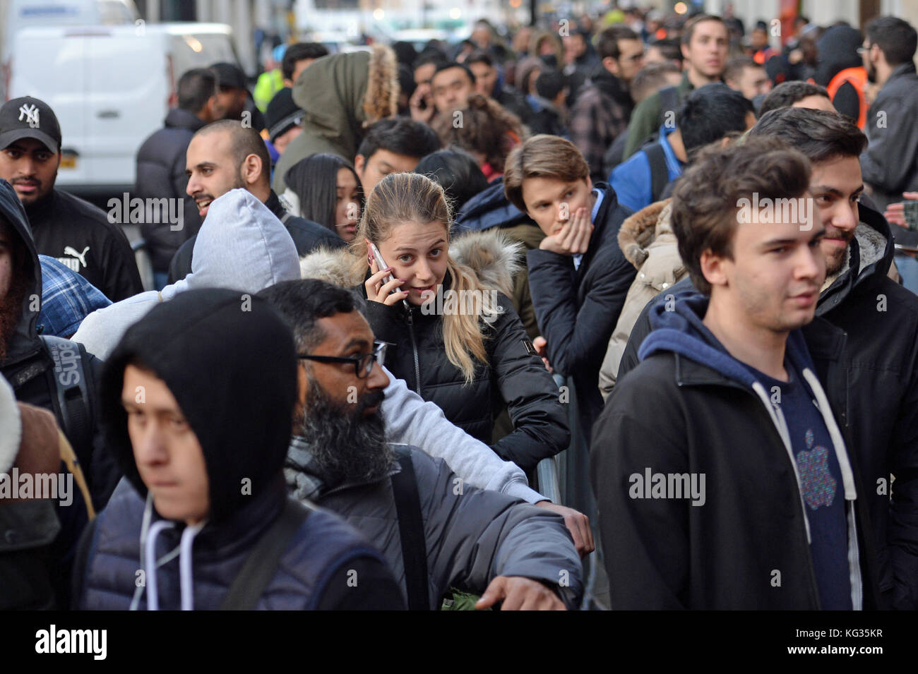 People queuing outside the apple store on regent street hi-res stock ...