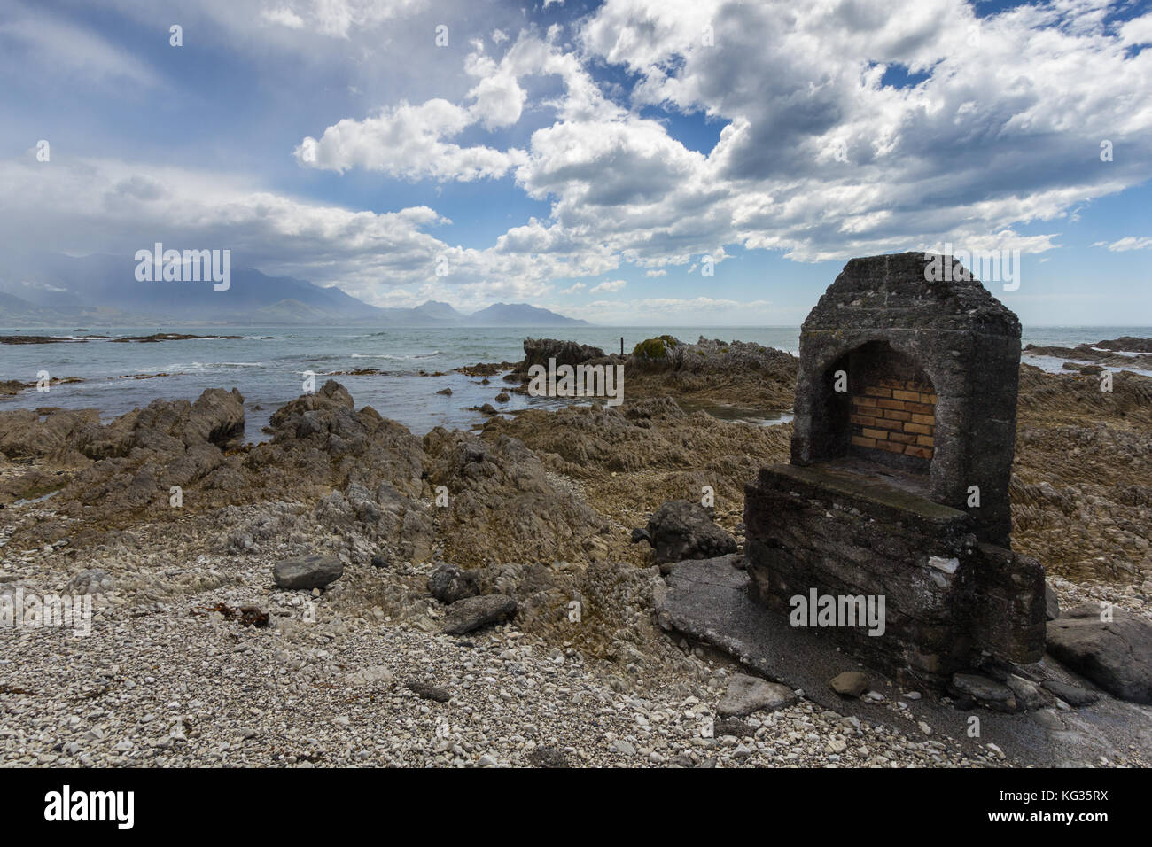 Ruin ruins fireplace hi-res stock photography and images - Alamy