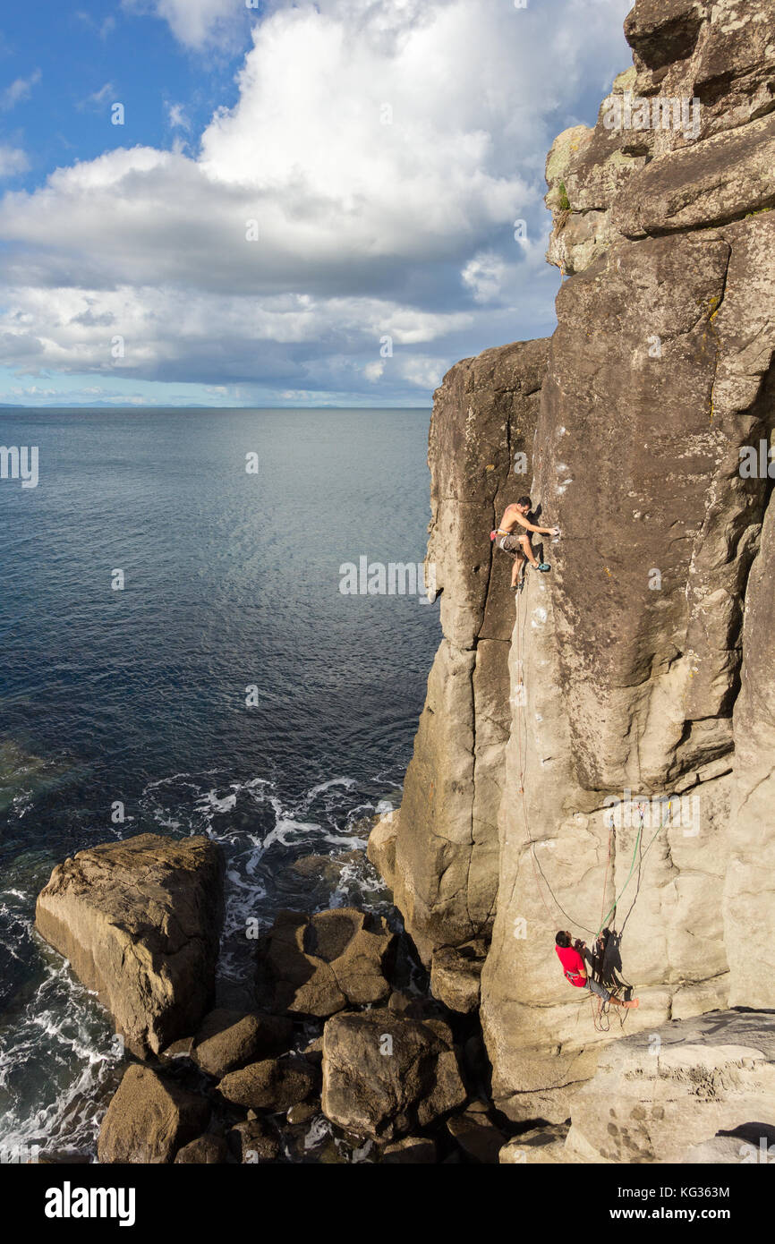 James Field-Mitchell climbing at Ti Point near Leigh, New Zealand Stock ...