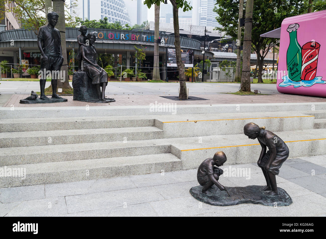 Makan Angin Sculpture of family on Esplanade promenade of Singapore ...