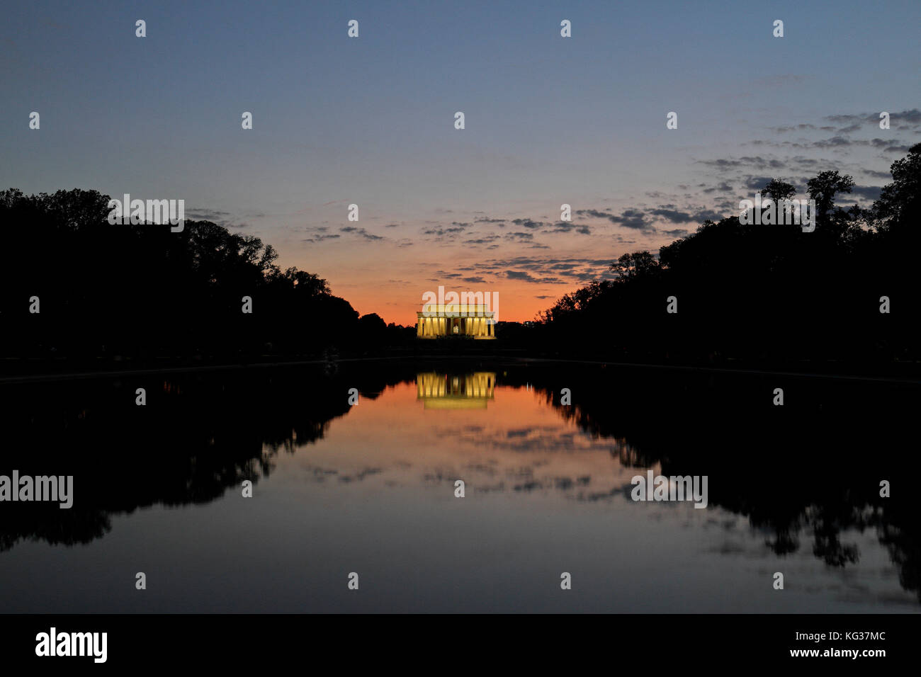 Sunset over the Reflecting Pool and the Lincoln Memorial, Washington DC ...
