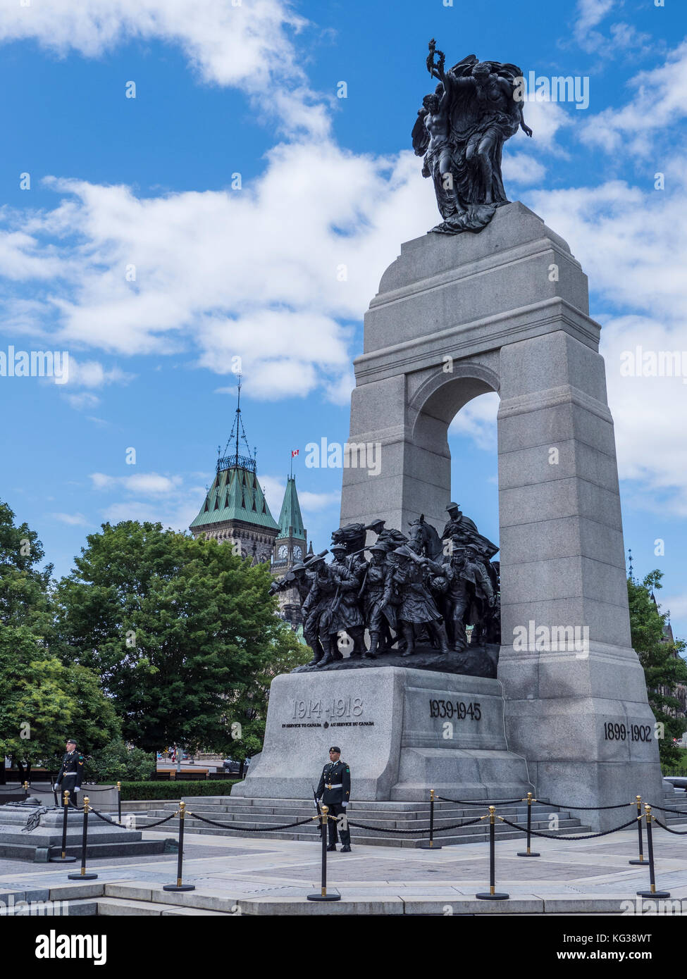 Soldier statue ottawa hi-res stock photography and images - Alamy