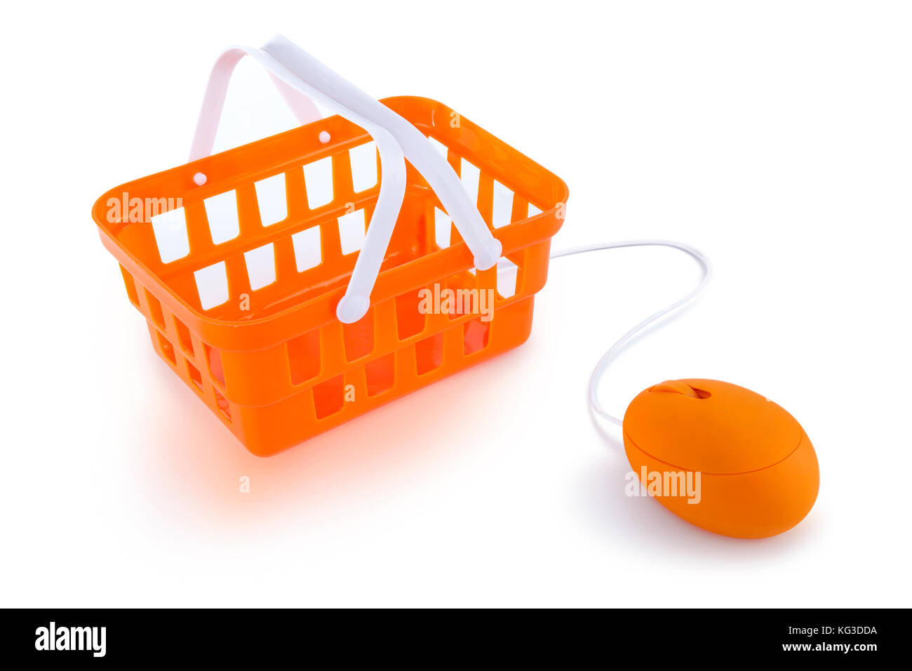 Computer mouse connected to shopping basket Stock Photo - Alamy