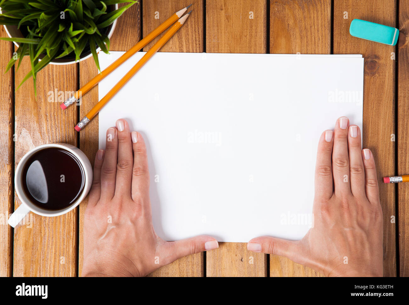 Woman hand framing of the paper Stock Photo - Alamy