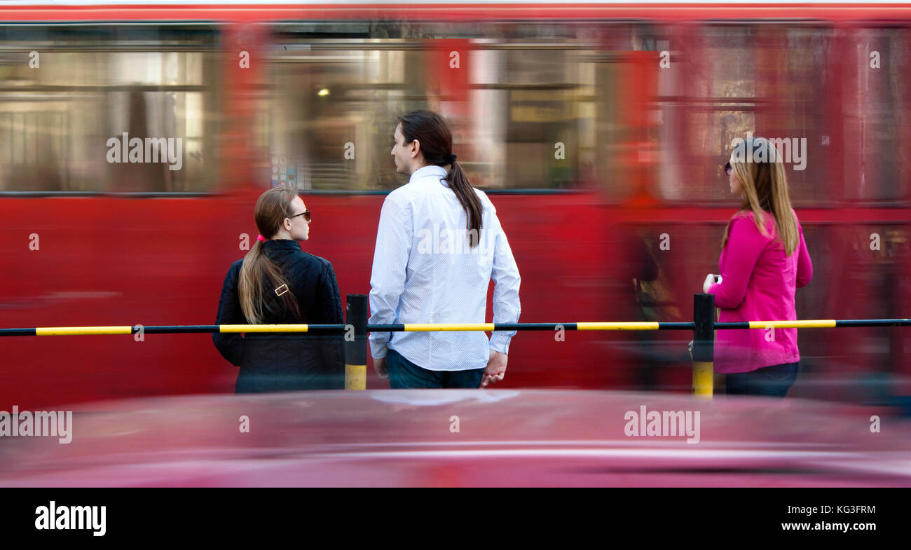 People waiting for bus hi-res stock photography and images - Alamy