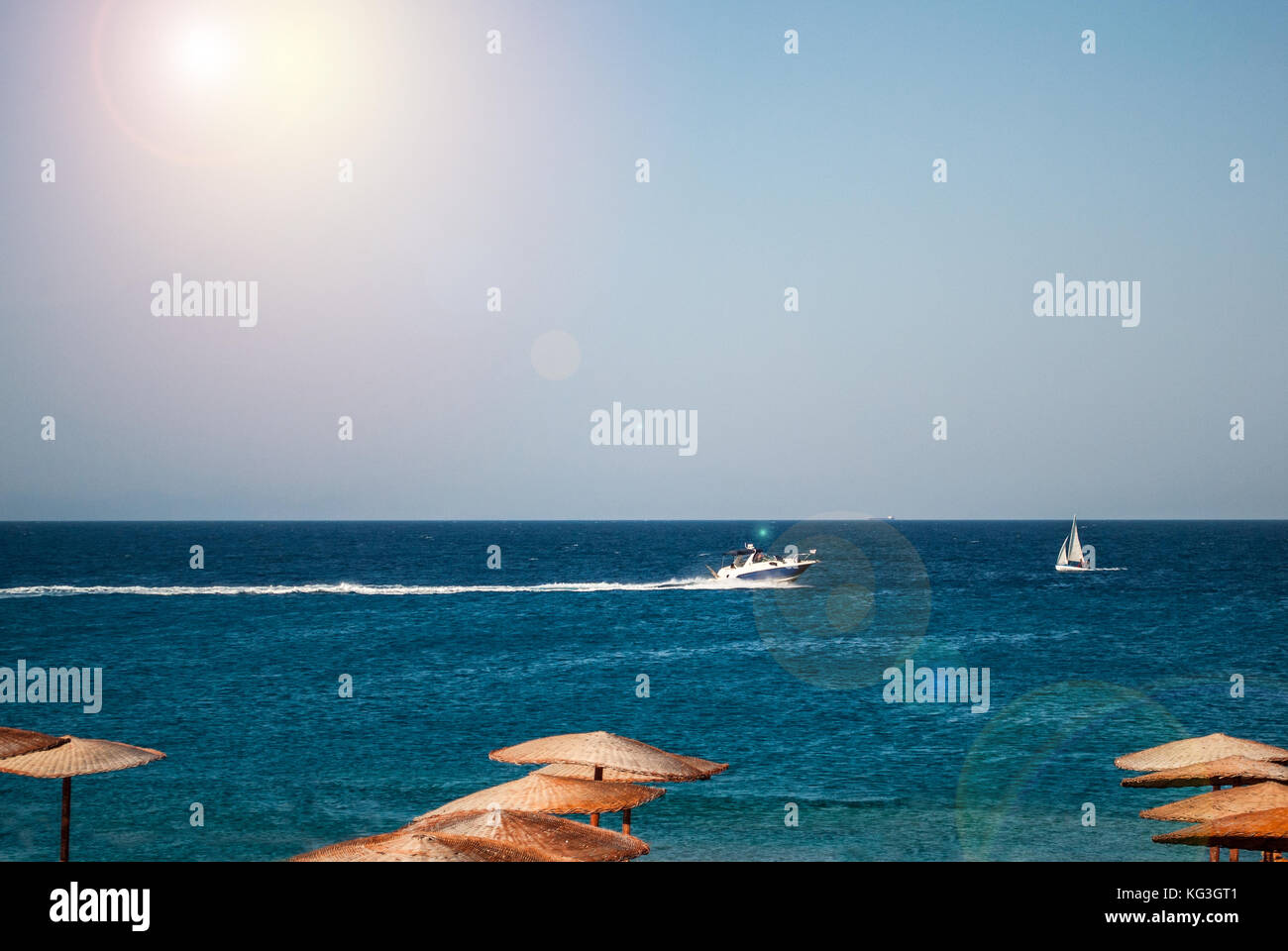 Window overlooking beach hi-res stock photography and images - Alamy
