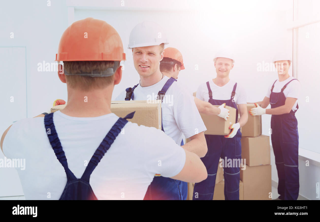 workers unload boxes Stock Photo - Alamy