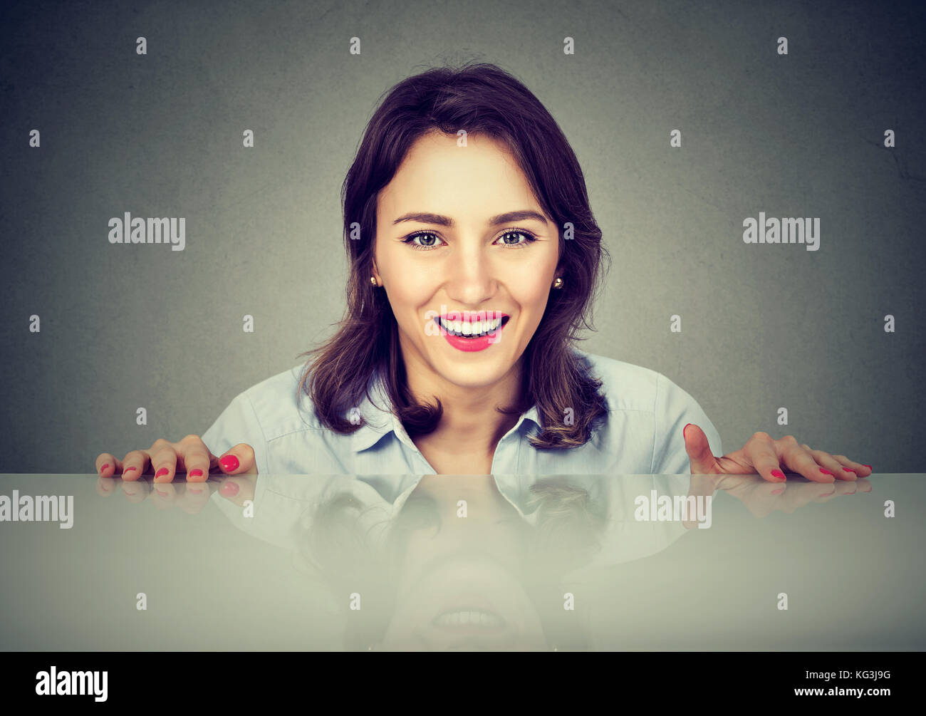 Girl under desk hi-res stock photography and images - Alamy