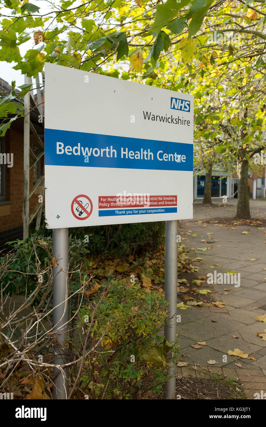 Nhs health centre sign hi-res stock photography and images - Alamy