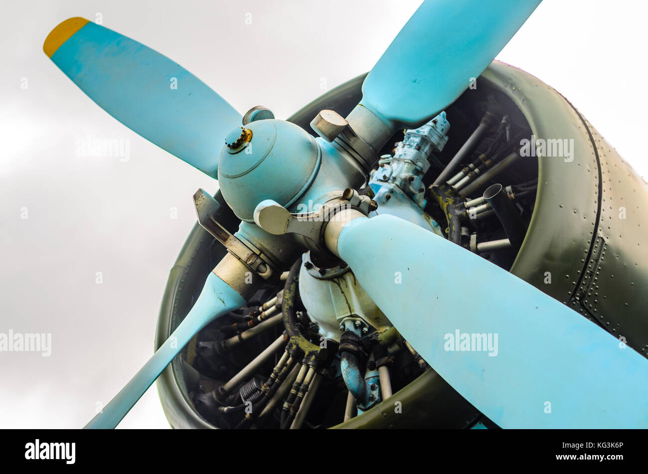 Old aircraft. Screw of Soviet aircraft AN-2 close-up Stock Photo - Alamy