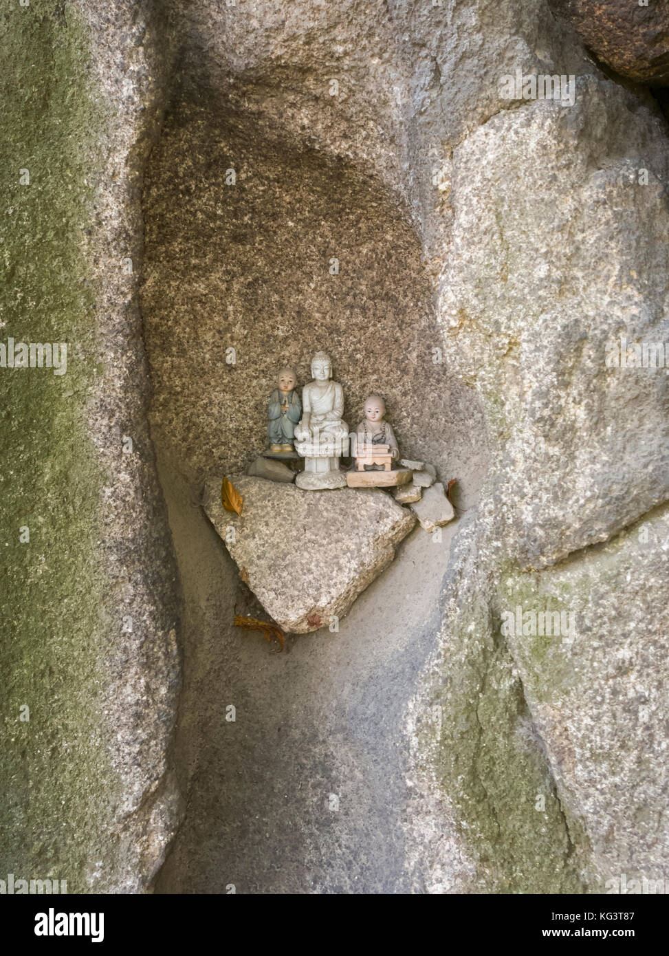 Shrine built hi-res stock photography and images - Alamy