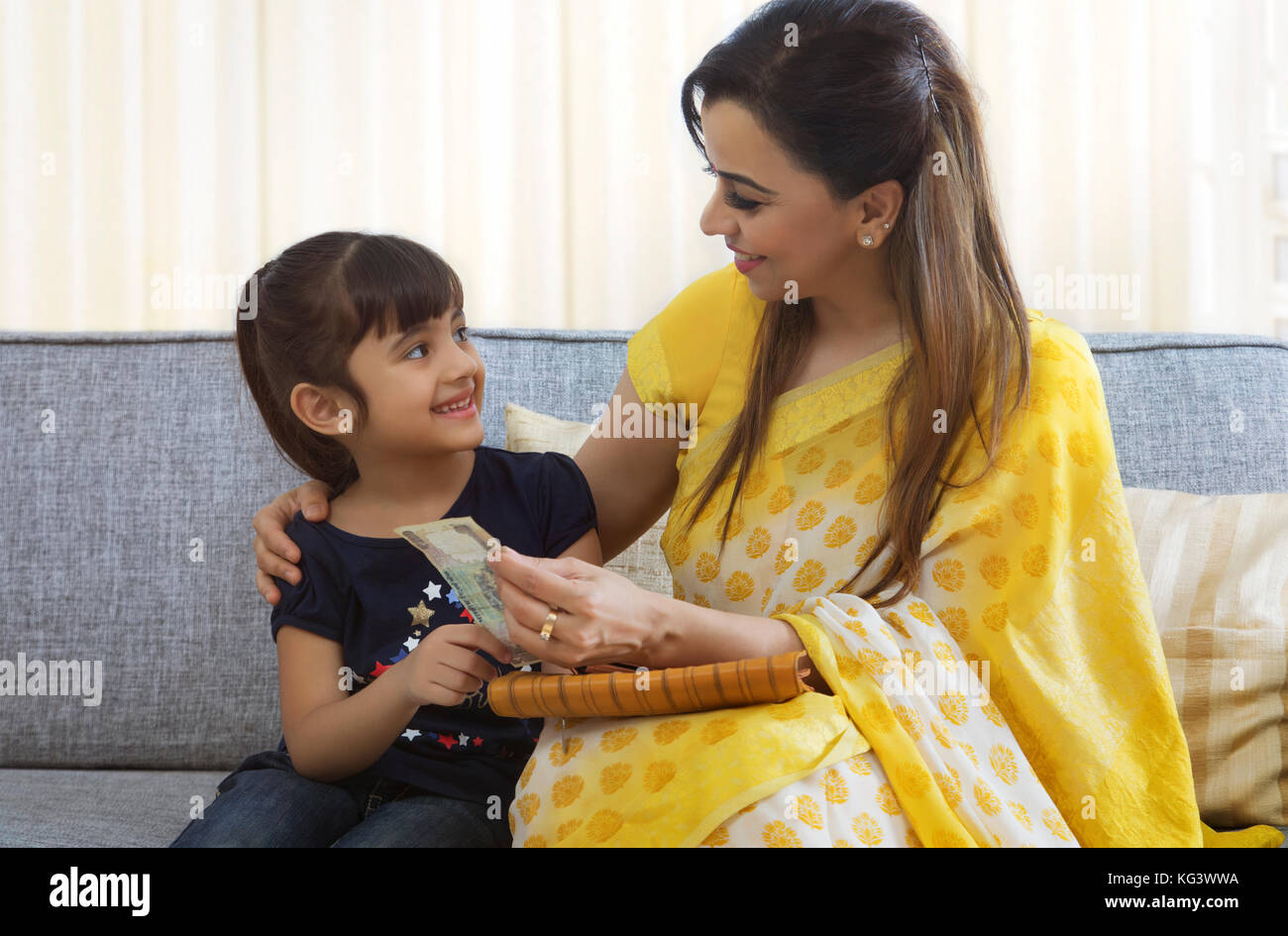 Mother giving child money hi-res stock photography and images - Alamy