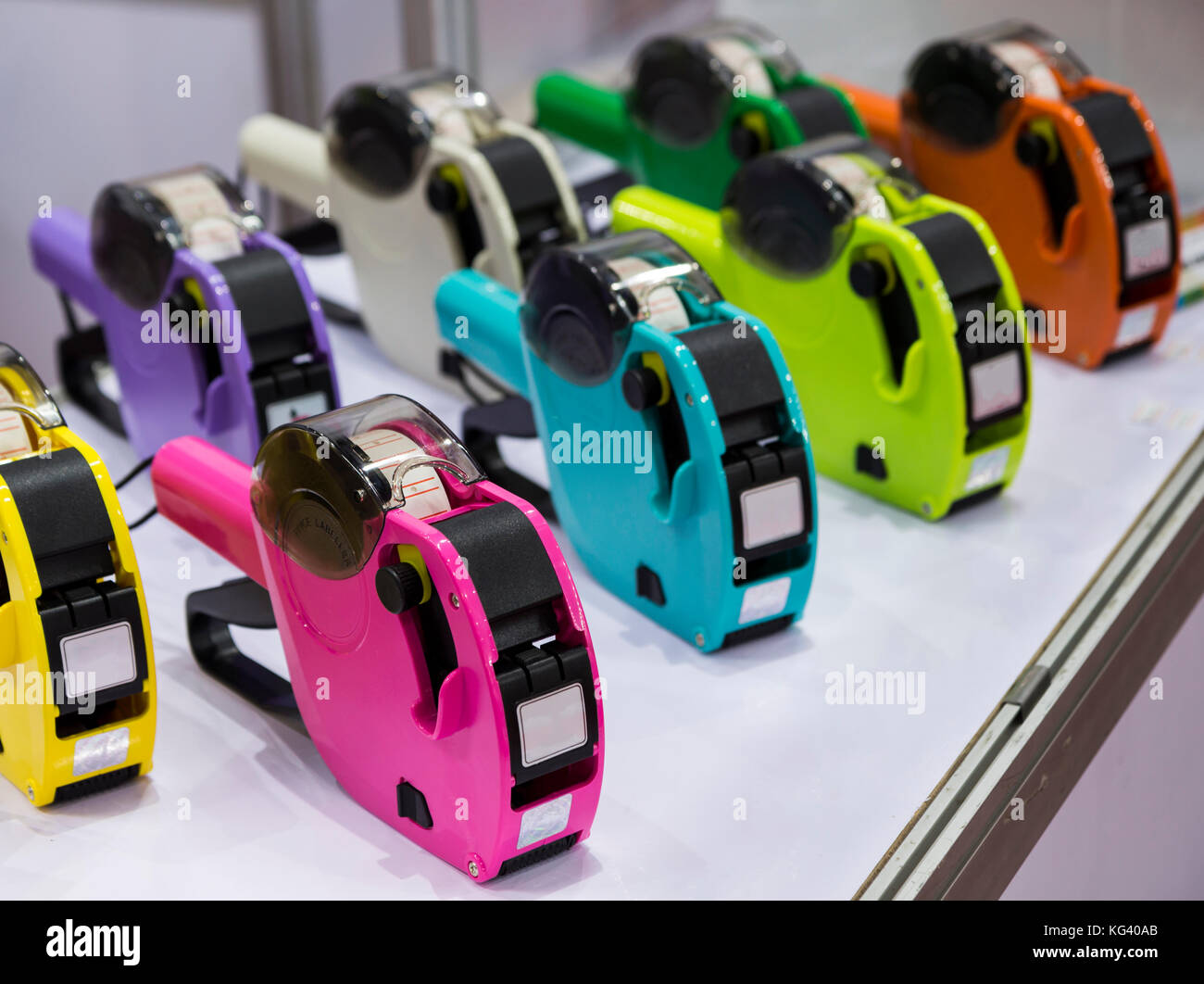 Hand labeller hi-res stock photography and images - Alamy