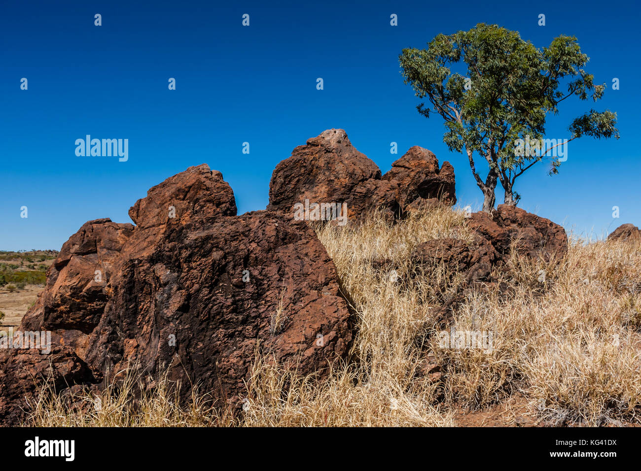 Common rock formations in Australian outback Stock Photo - Alamy