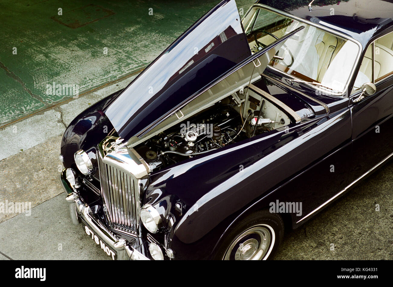 Car open bentley hi-res stock photography and images - Alamy