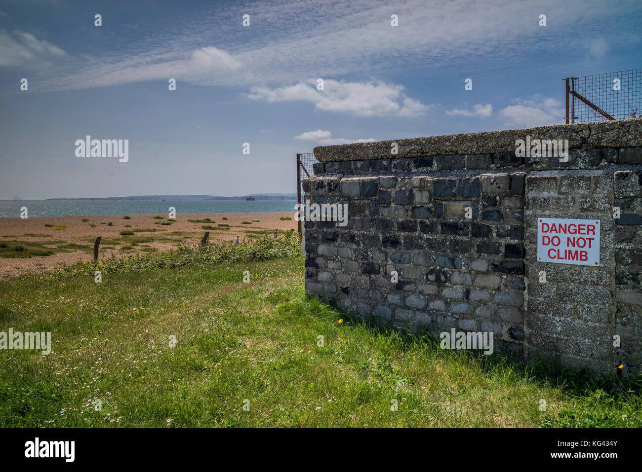 Eastney, Portsmouth, beach with a WWII beach defence control point in ...