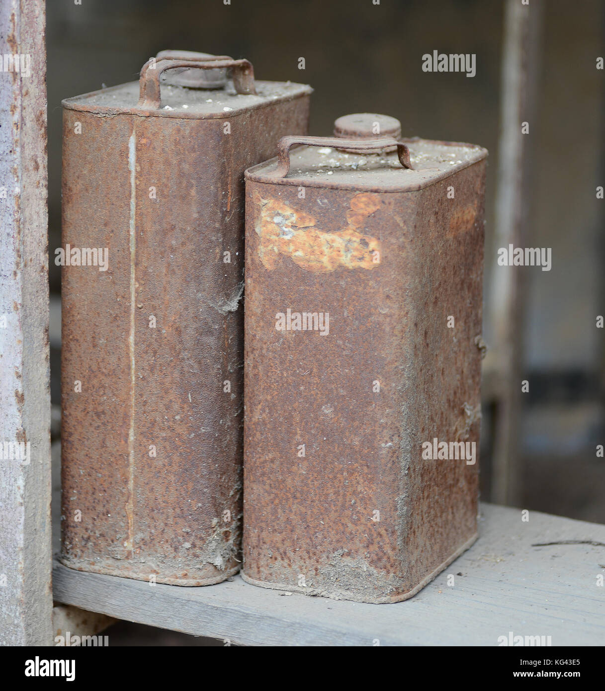 Empty oil cans hi-res stock photography and images - Alamy