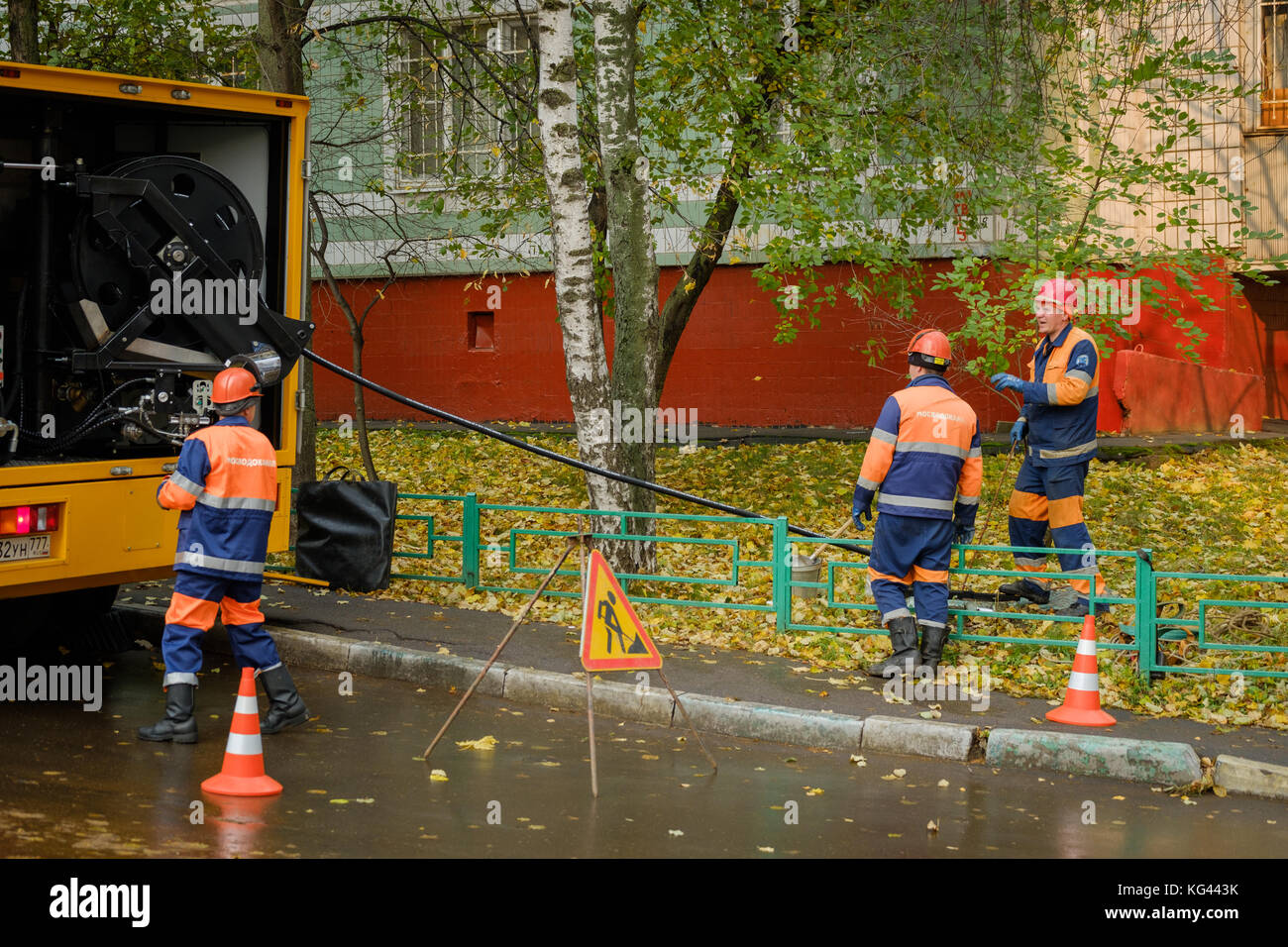 Workers conduct water pipe repair work in the street Stock Photo - Alamy