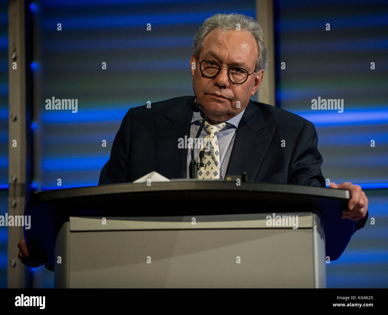 Washington, DC, USA. 02nd Nov, 2017. LEWIS BLACK acts as master of ...