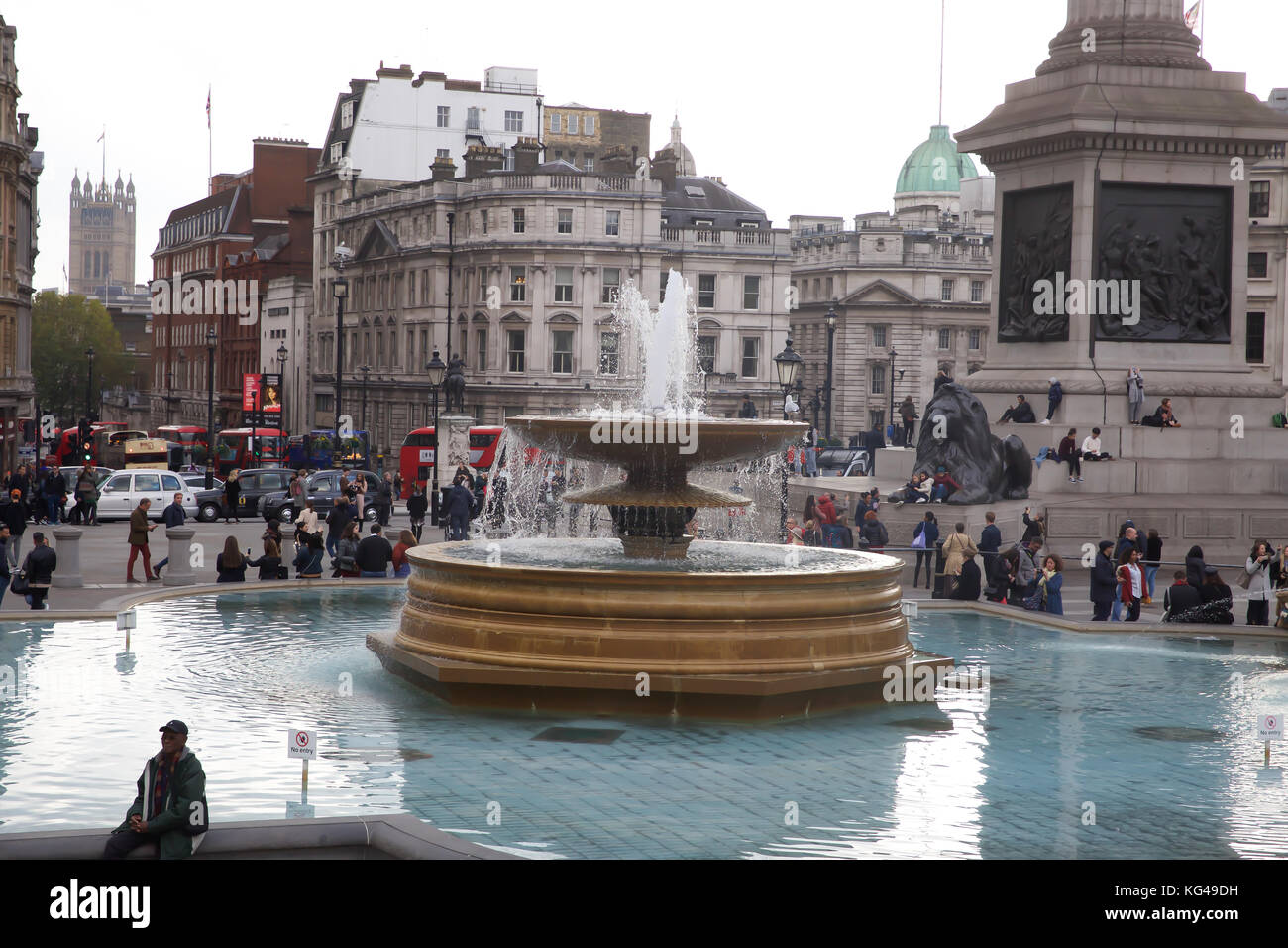 London, UK. 3rd Nov, 2017. UK Weather. Grey and Cloudy Autumnal Day in ...