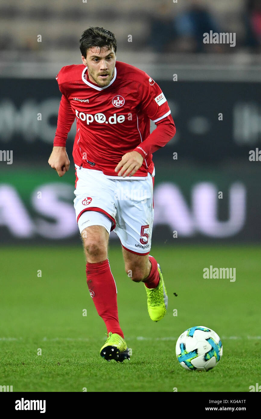 Kaiserslautern, Germany. 3rd Nov, 2017. Kaiserslautern's Benjamin ...