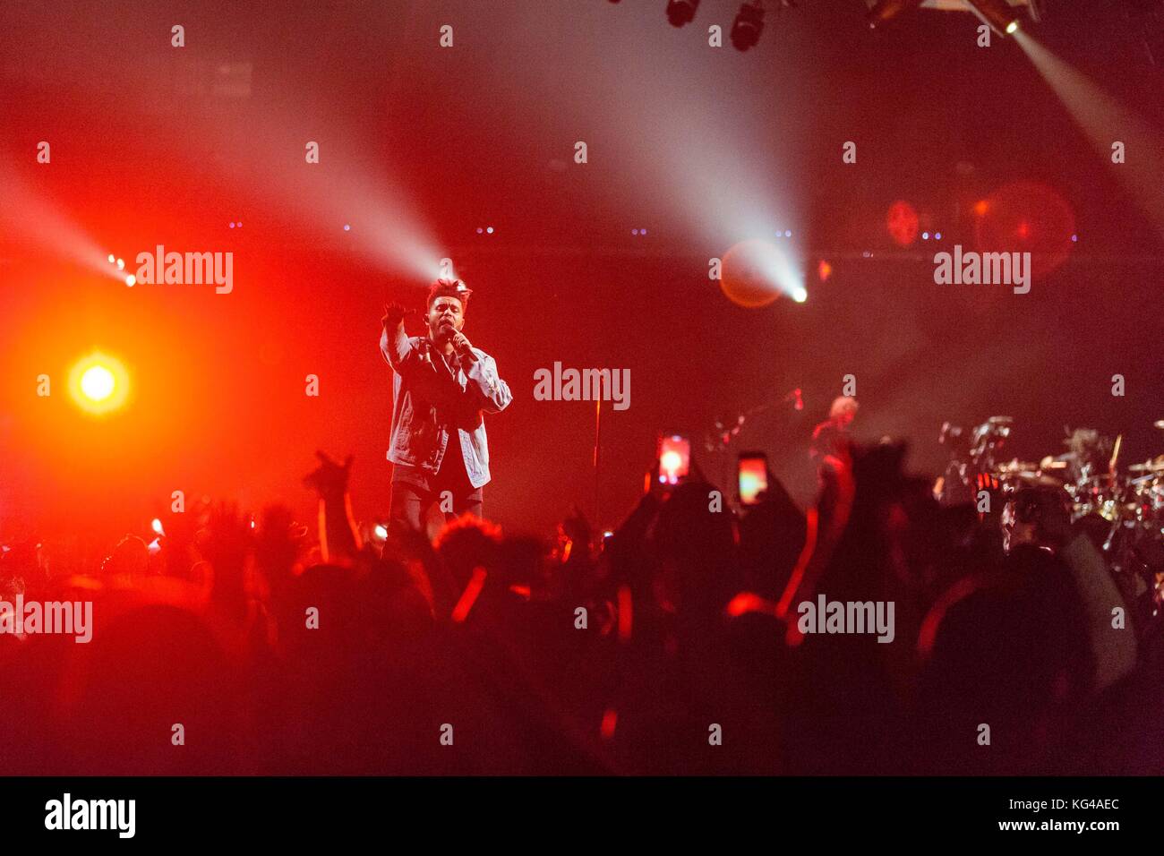 Chicago, Illinois, USA. 2nd Nov, 2017. THE WEEKND (ABEL TESFAYE) closes ...