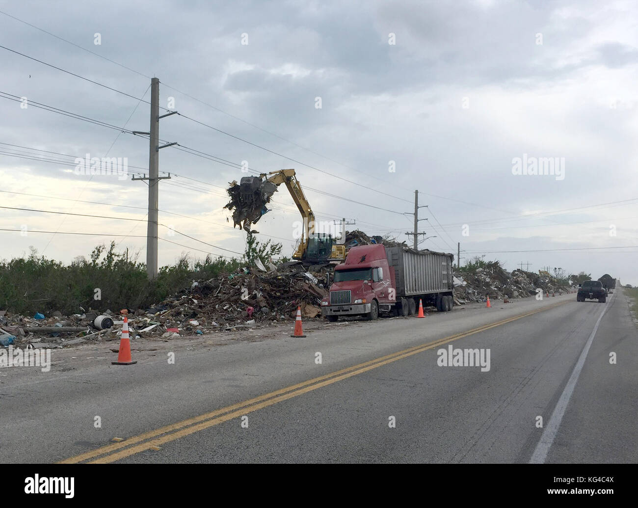 Key Largo, USA. 26th Oct, 2017. A bulldozer pours rubble left over from ...
