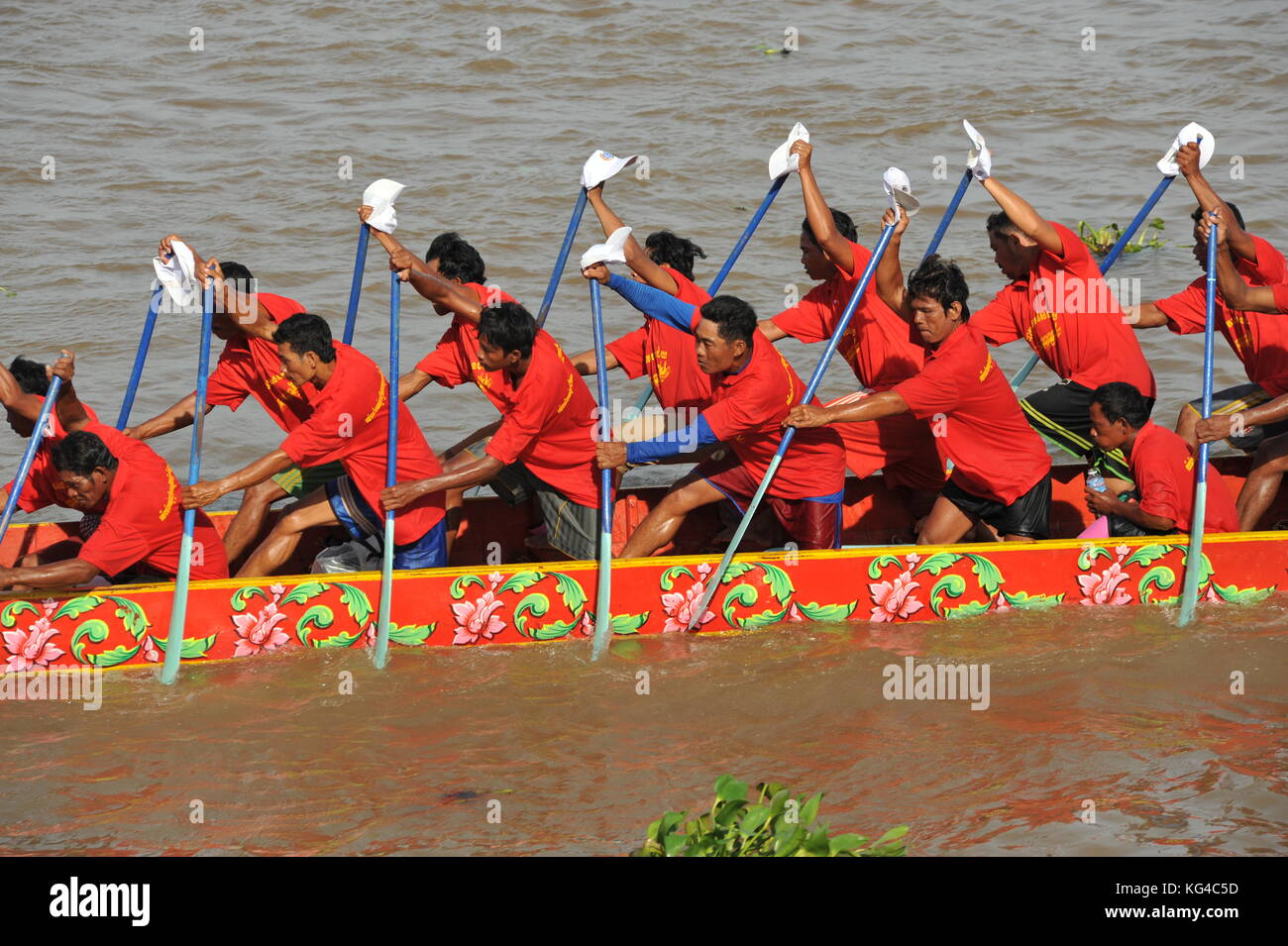 Phnom Penh, Cambodia. 3rd November, 2017. Phnom Penh celebrates Bon Om ...