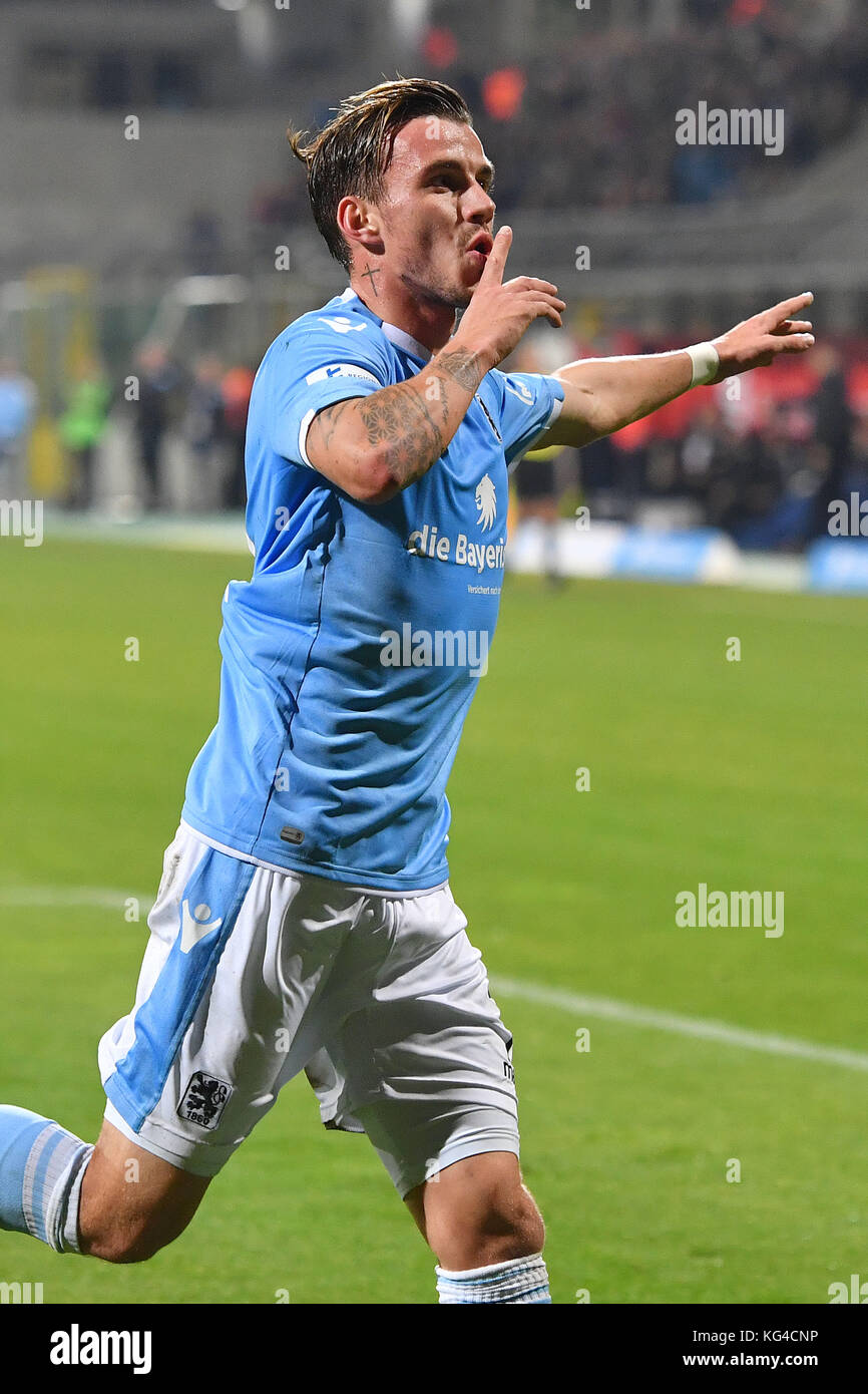 Muenchen, Deutschland. 03rd Nov, 2017. goaljubel Nico KARGER (TSV ...