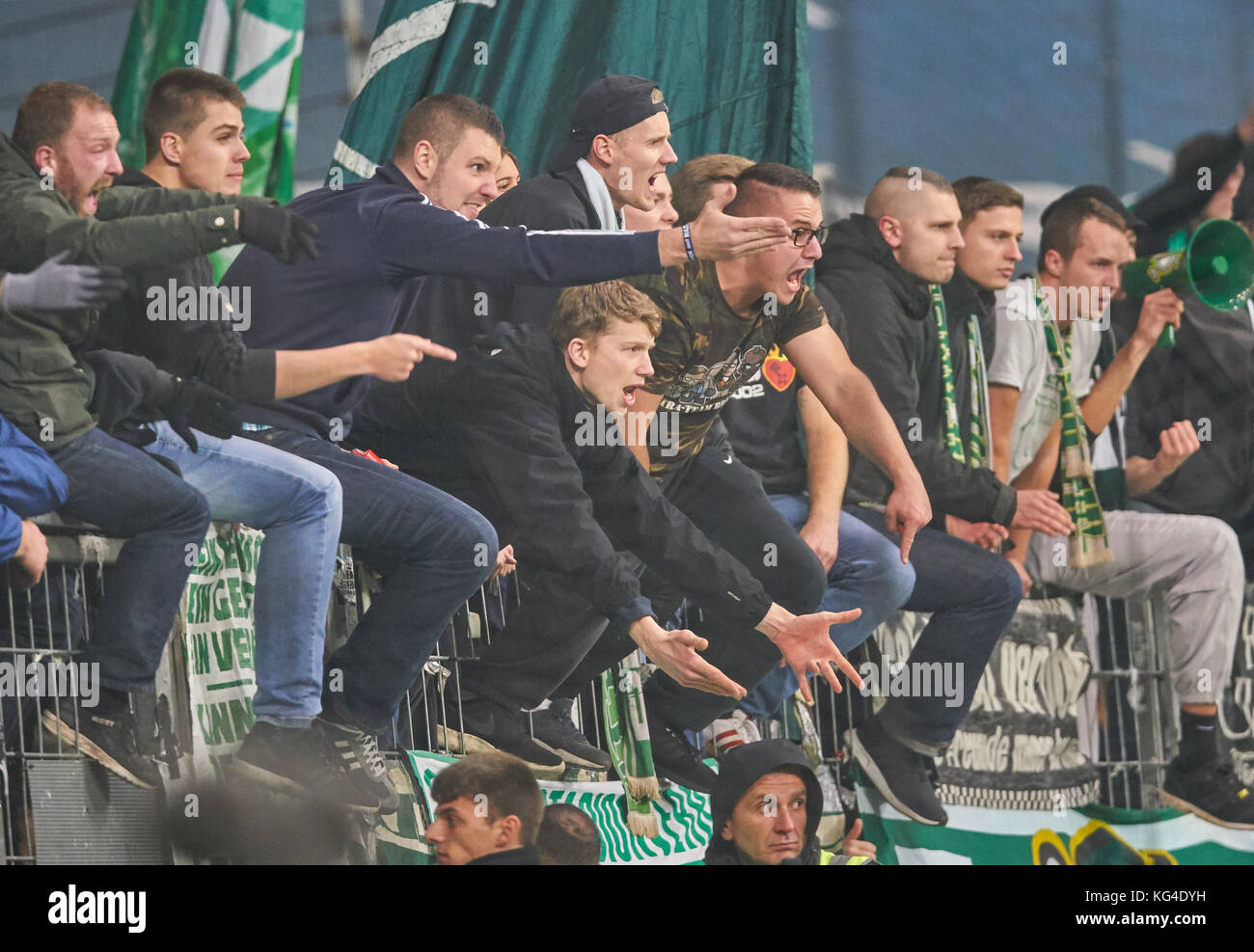 Frankfurt, Germany. 3rd November, 2017. Fans angry with their team ...