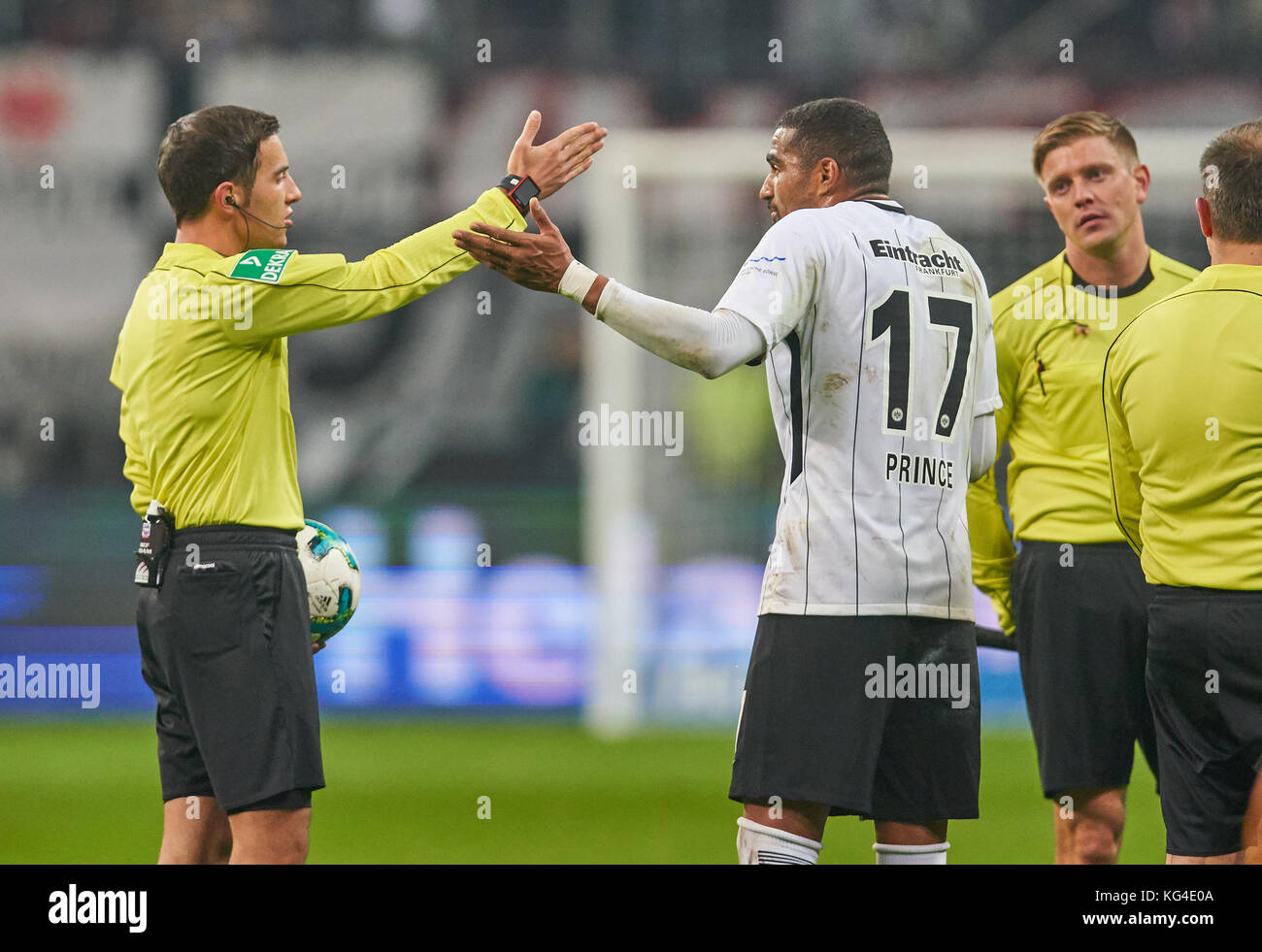 Frankfurt, Germany. 3rd November, 2017. Referee Benjamin BRAND talks to ...