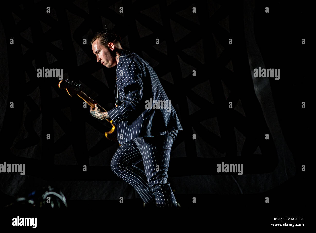 Uk band slaves hi-res stock photography and images - Alamy
