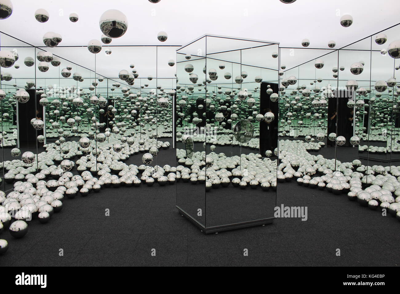 Kusama infinity mirrored room hi-res stock photography and images - Alamy