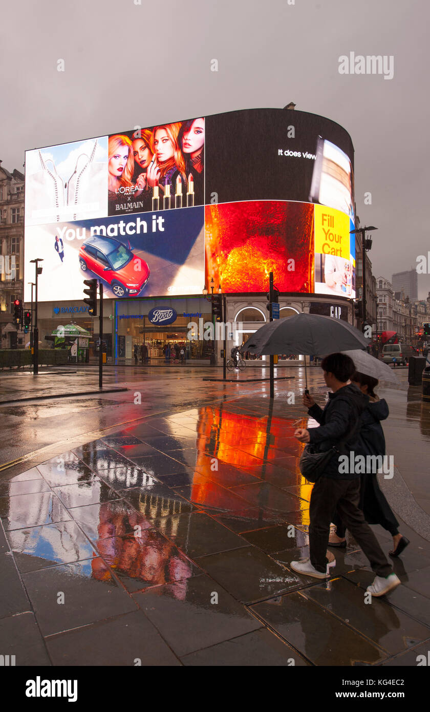 Piccadilly, London, UK. 4 November, 2017. New advertising signs the ...