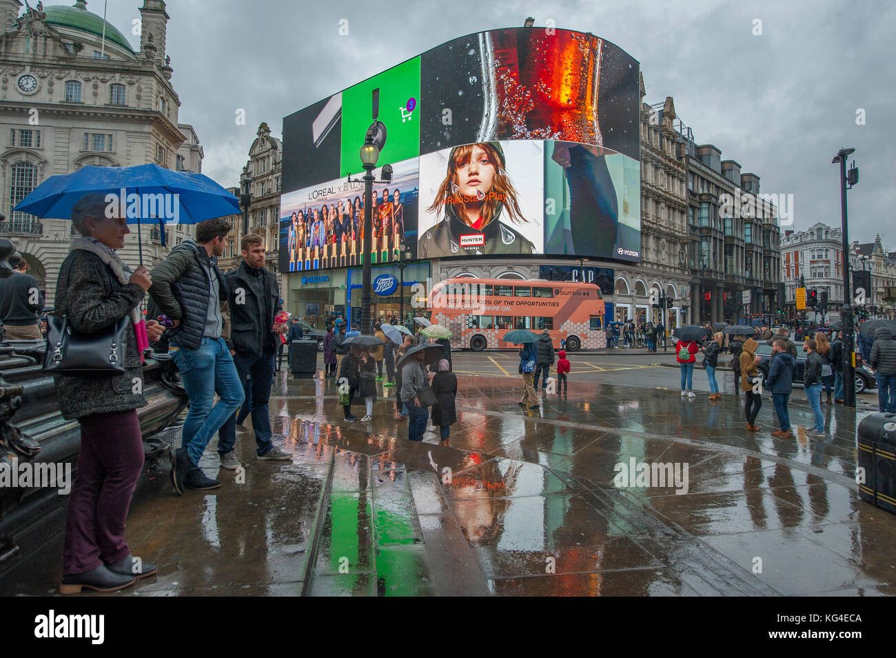 Piccadilly, London, UK. 4 November, 2017. New advertising signs the ...