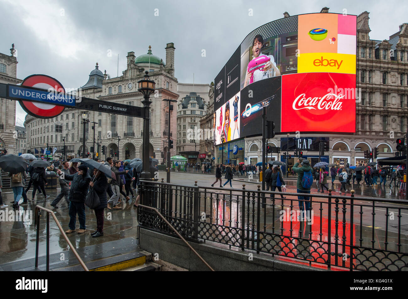 Piccadilly, London, UK. 4 November, 2017. New advertising signs the ...