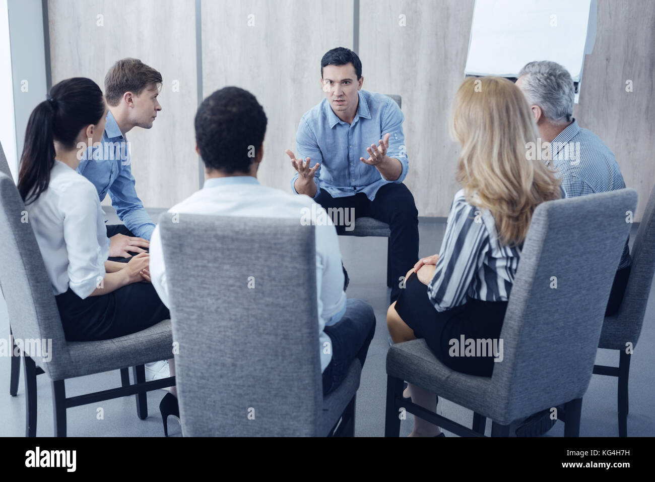 Teambuilding circle hi-res stock photography and images - Alamy