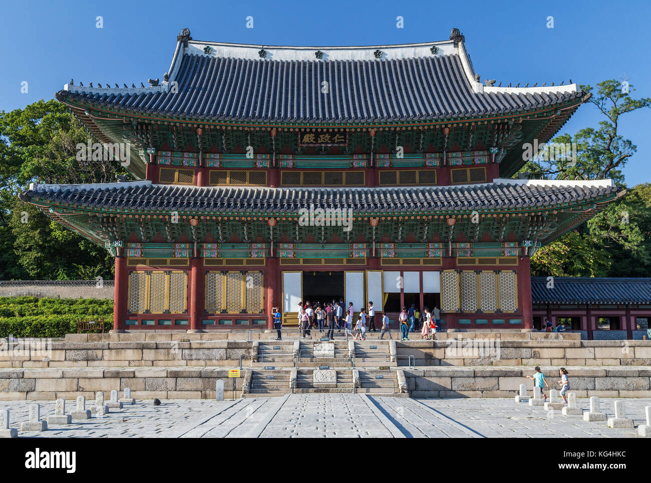 Gate to the complex of changdeokgung palace hi-res stock photography and images - Alamy